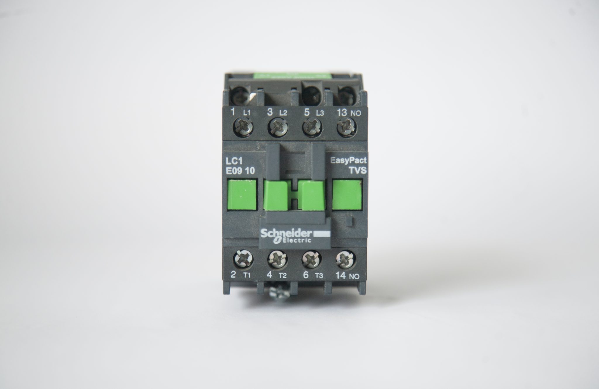 Contator: como escolher o modelo adequado para sua aplicação