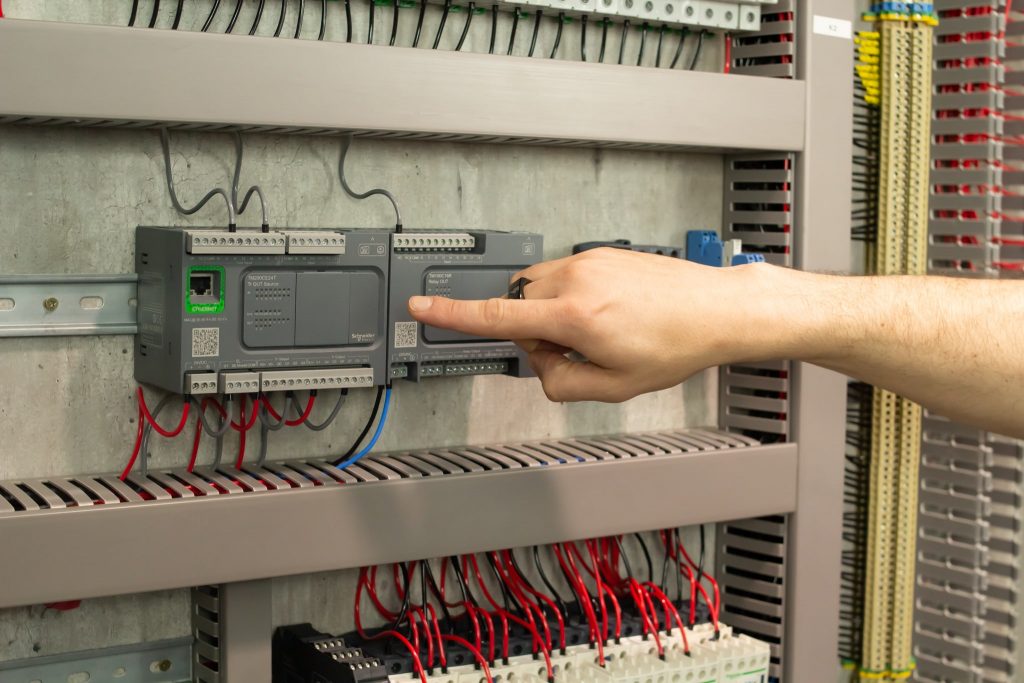 Como programar um CLP passo a passo: um guia para iniciantes