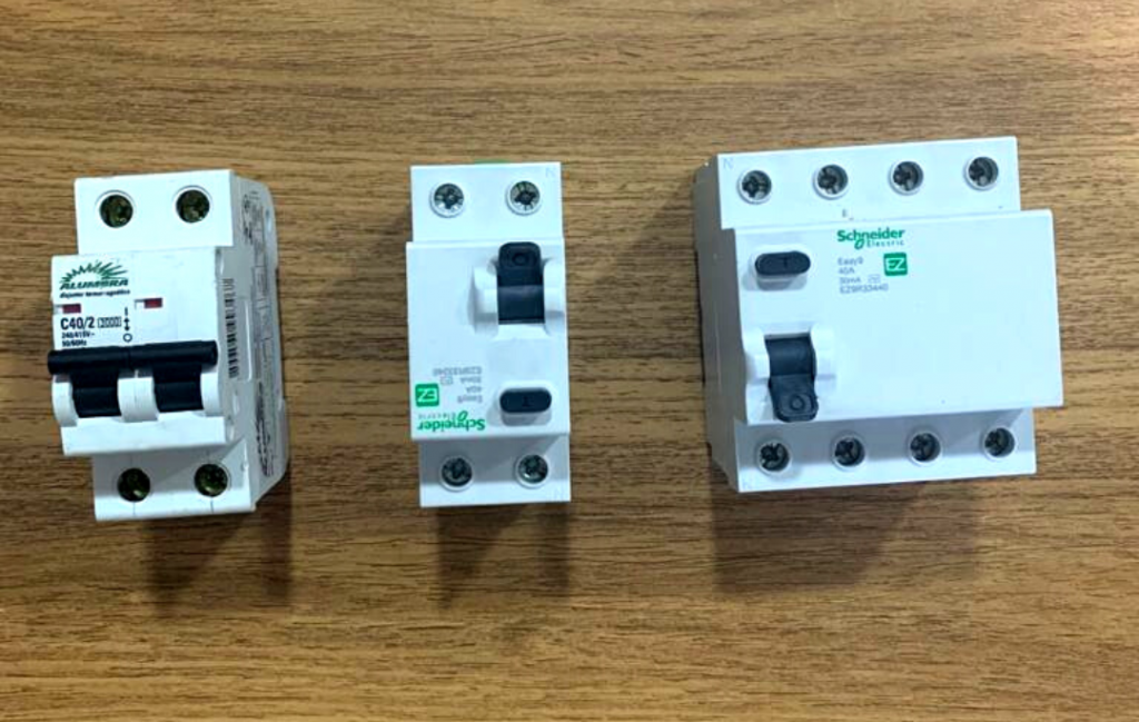 Disjuntor vs Fusível: Qual é a Diferença