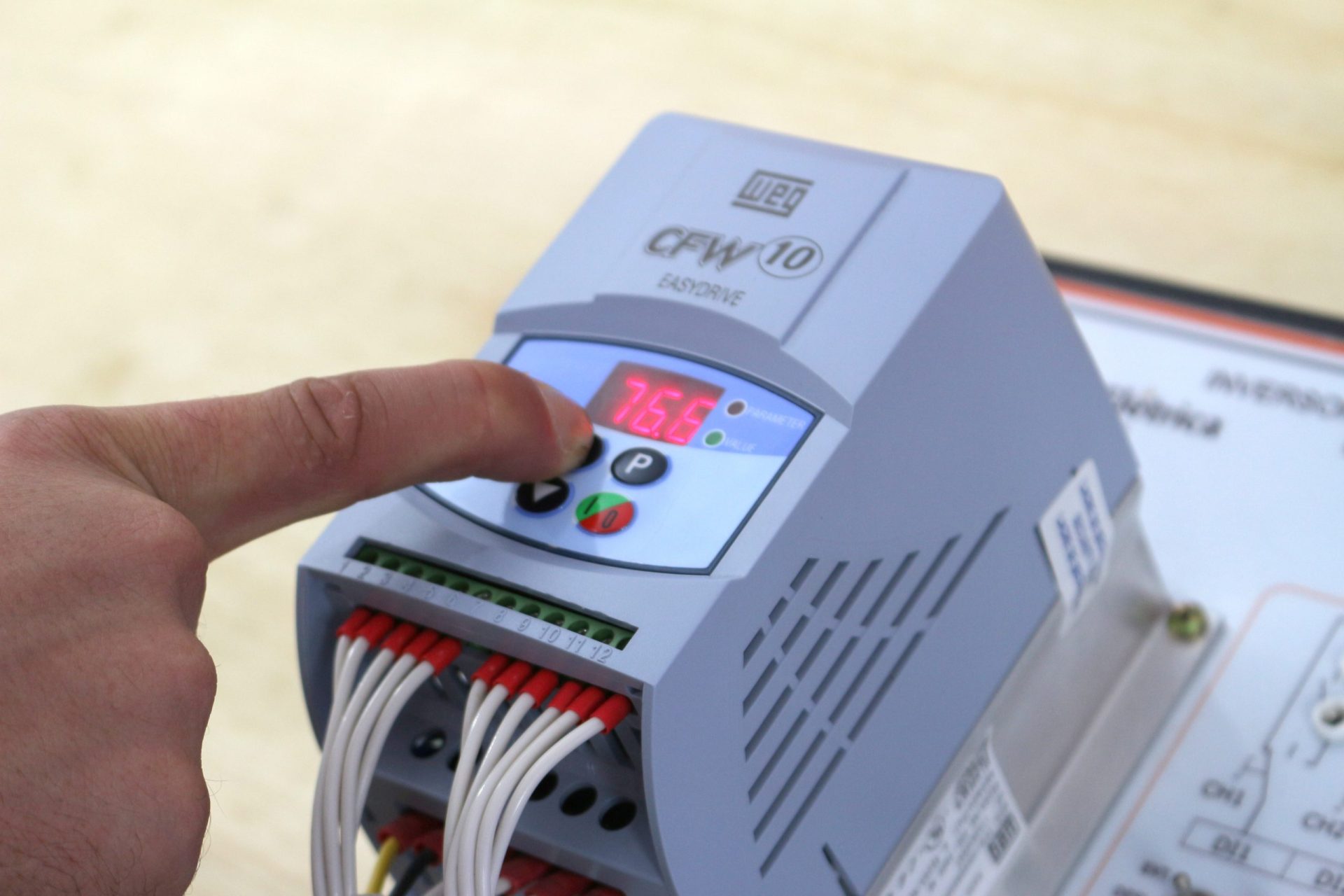 Parâmetros de um Inversor de Frequência - Como Funciona?